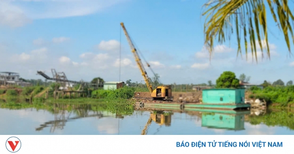 Tiền Giang xử lý trường hợp khai thác đất lòng sông có nguy cơ gây sạt lở đất